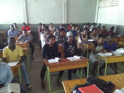En Pedernales profesor haitiano capacita jóvenes de su país en ...