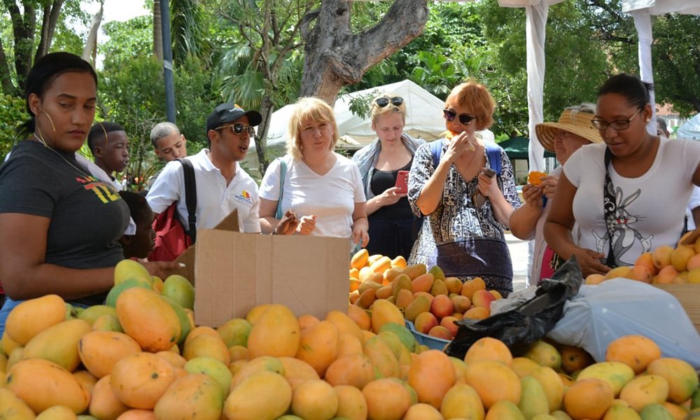Arranca la Feria del Mango en Baní – El Granero del Sur