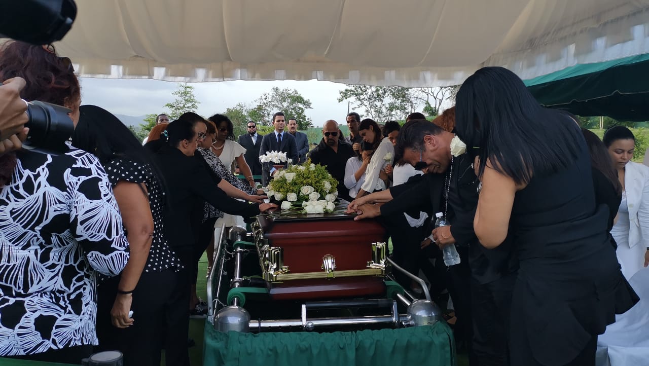 Sepultan restos del cantante Cherito – El Granero del Sur