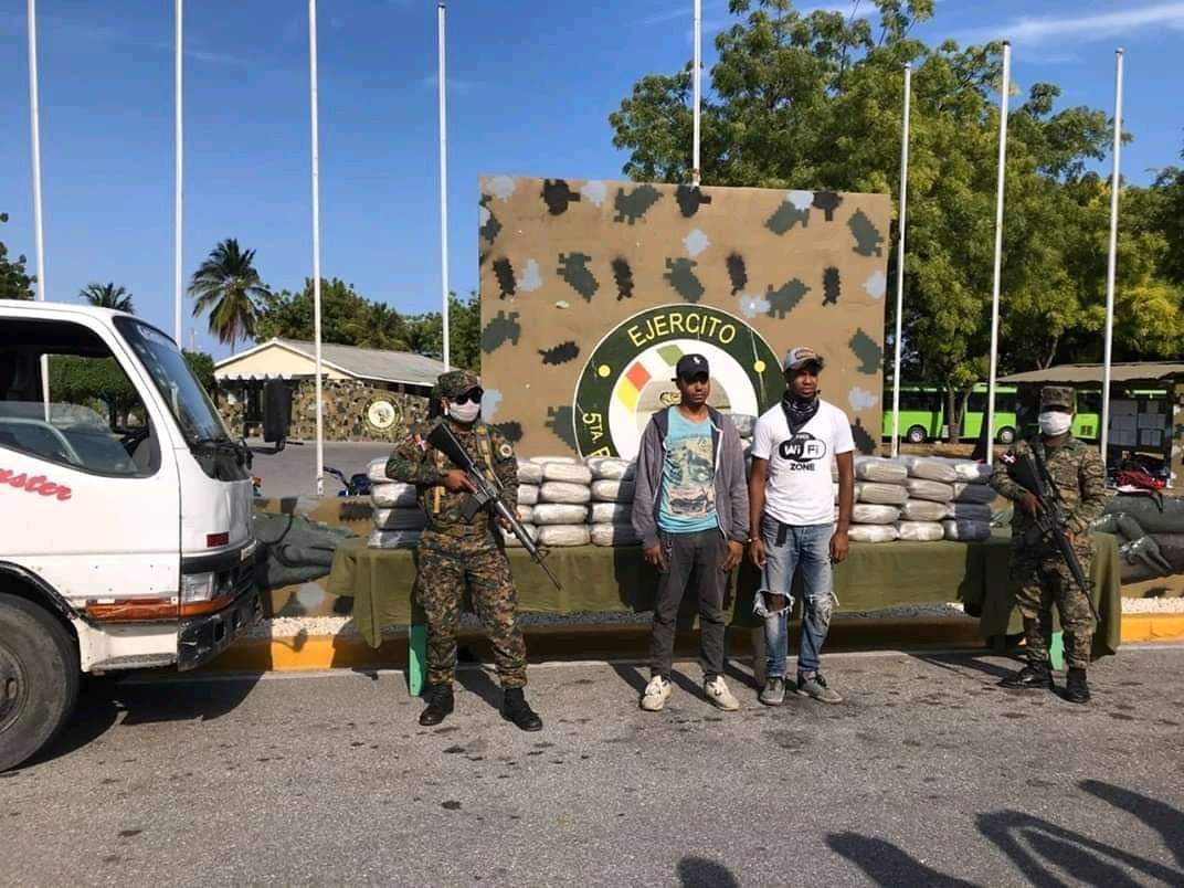 Apresan Dos Hombres Con 100 Paquetes De Marihuana En Barahona El
