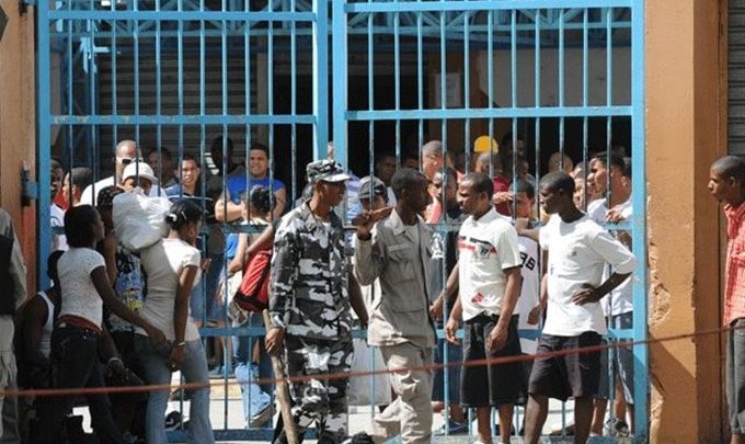 Presos cárcel 15 de Azua se amotinan; hay cuatro heridos – El Granero ...